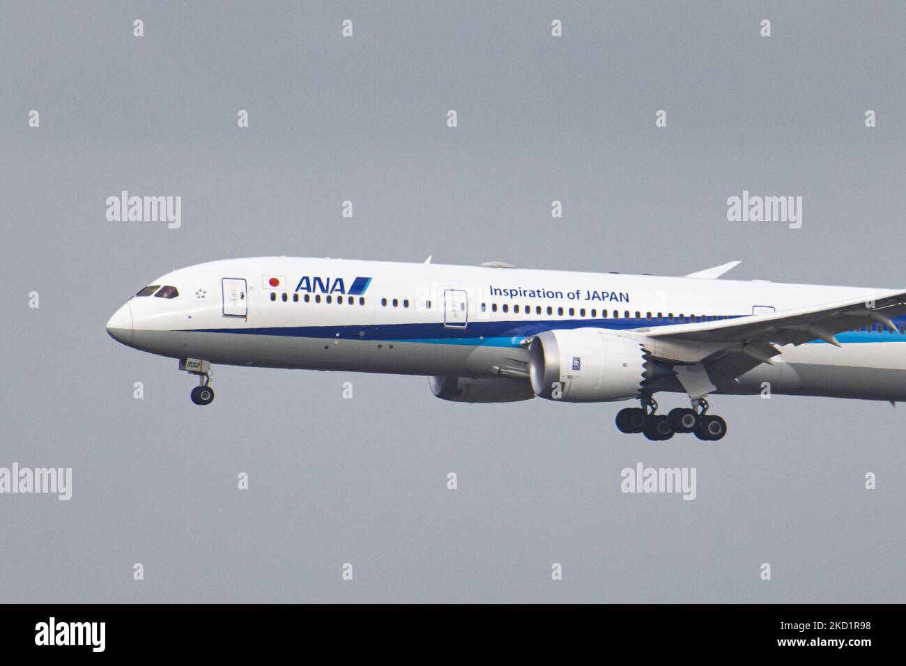 Boeing 787 9 dreamliner interior hi-res stock photography and images ...