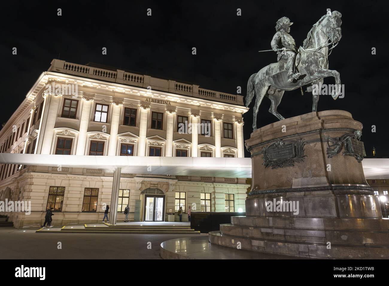 Equestrian Statue von Erzherzog Albrecht in front of Albertina Museum ...