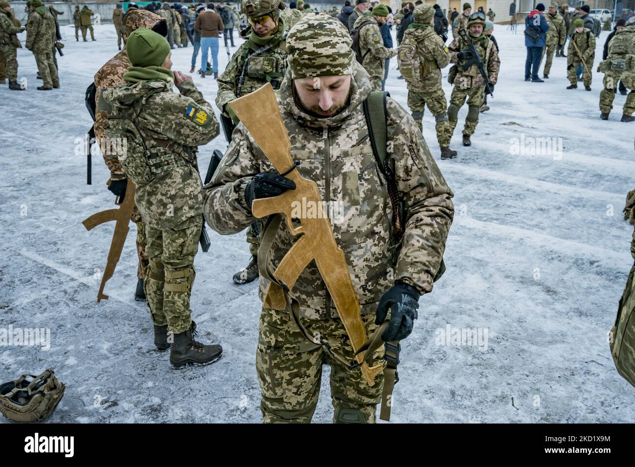 Volunteer of the 112th Territorial Defense Brigade of Kiev prepares his ...