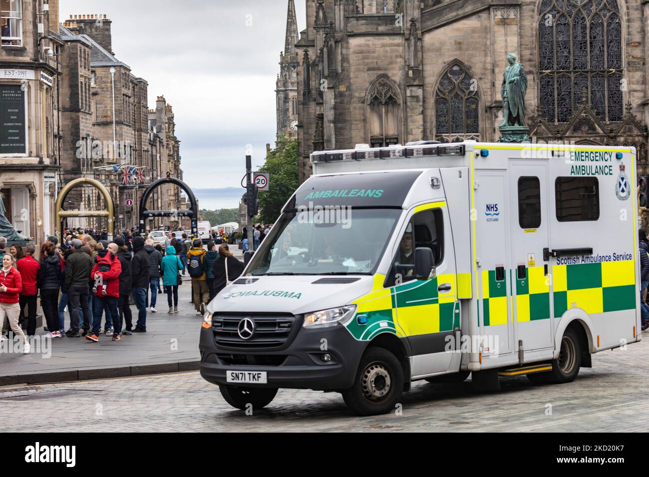 Edinburgh Royal mile, Scottish ambulance paramedic vehicle drives ...