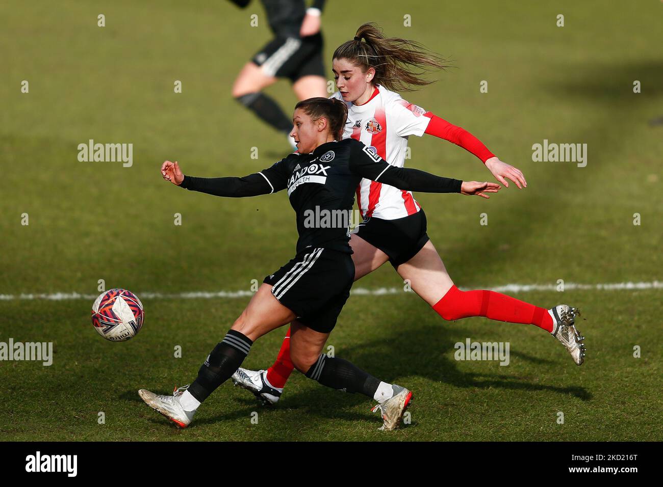 Ellie Wilson of Sheffield United and Emily Scarr of Sunderland in ...