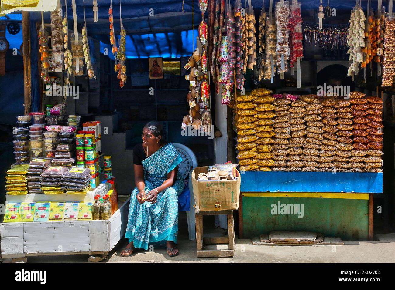 Shops selling snacks along the roadside in Mattupetty (Madupetty ...