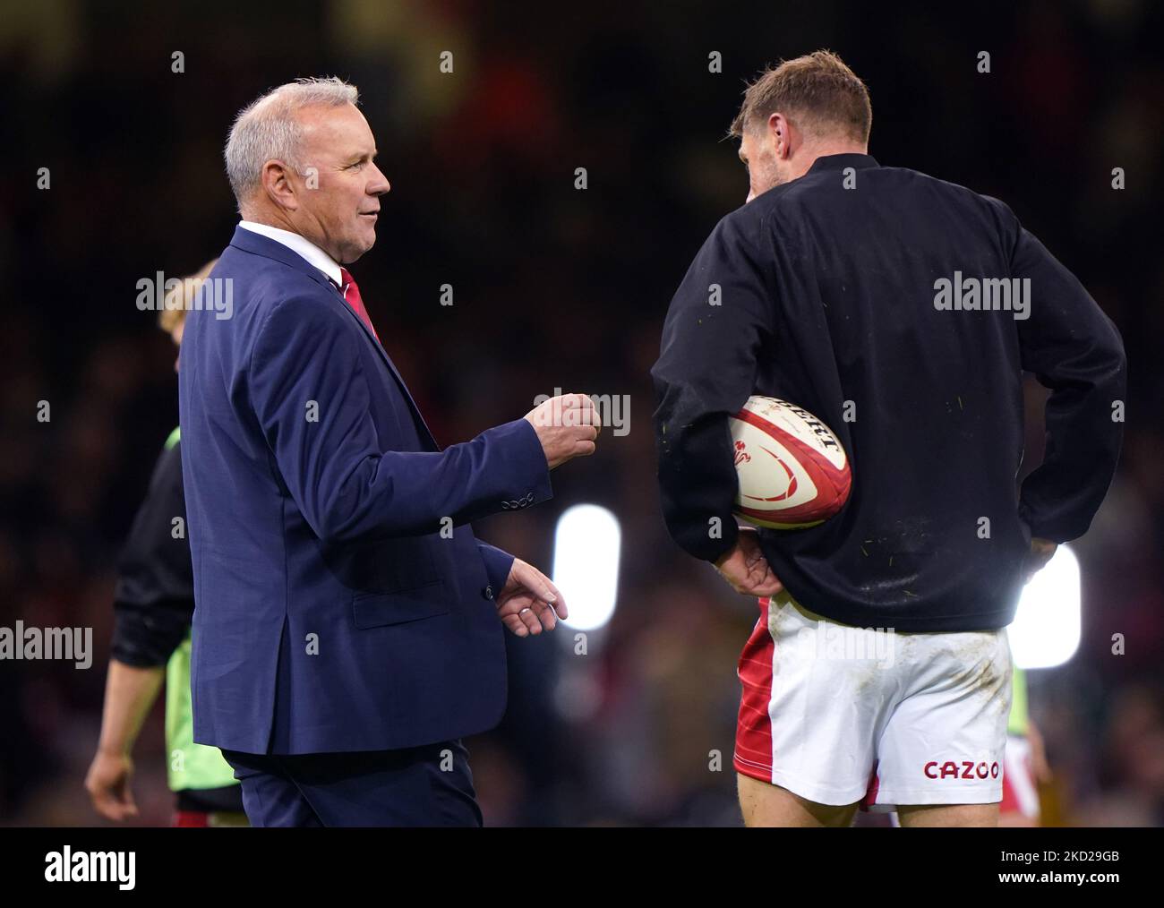 Wales head coach Wayne Pivac speaks to Gareth Anscombe ahead of the ...