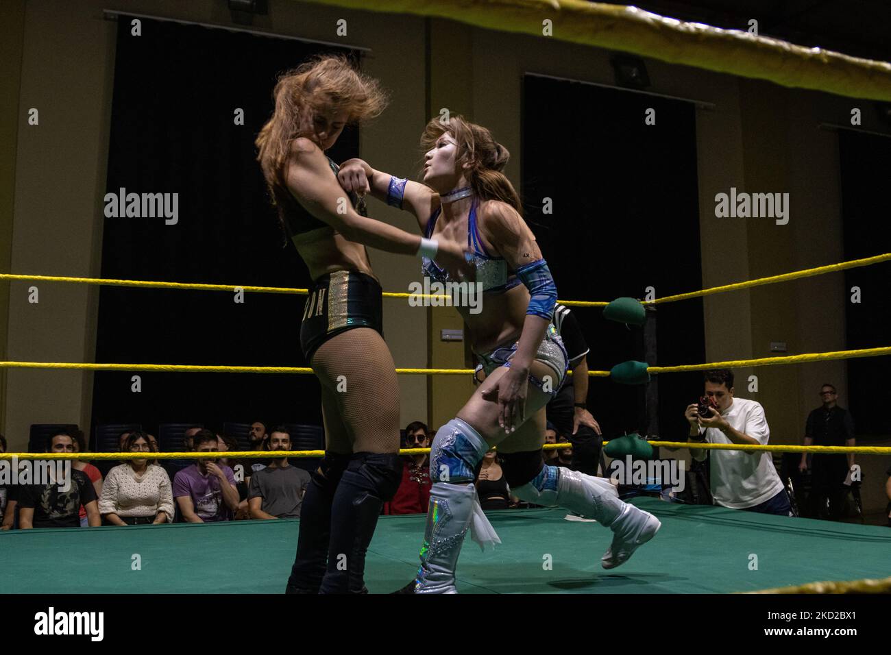 Maya Yukihi vs Sara León, RCW Wrestling combat at Barcelona, 22.10.2022 ...