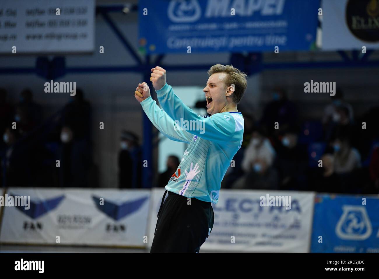 Frisk action hi-res stock photography and images - Alamy