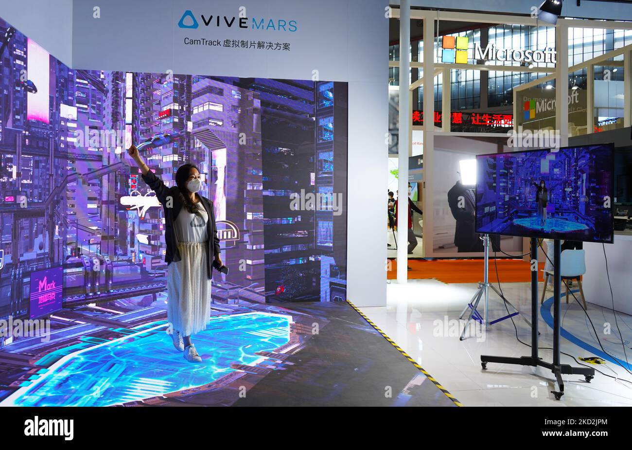 Shanghai. 5th Nov, 2022. People visit the Artificial Intelligence ...