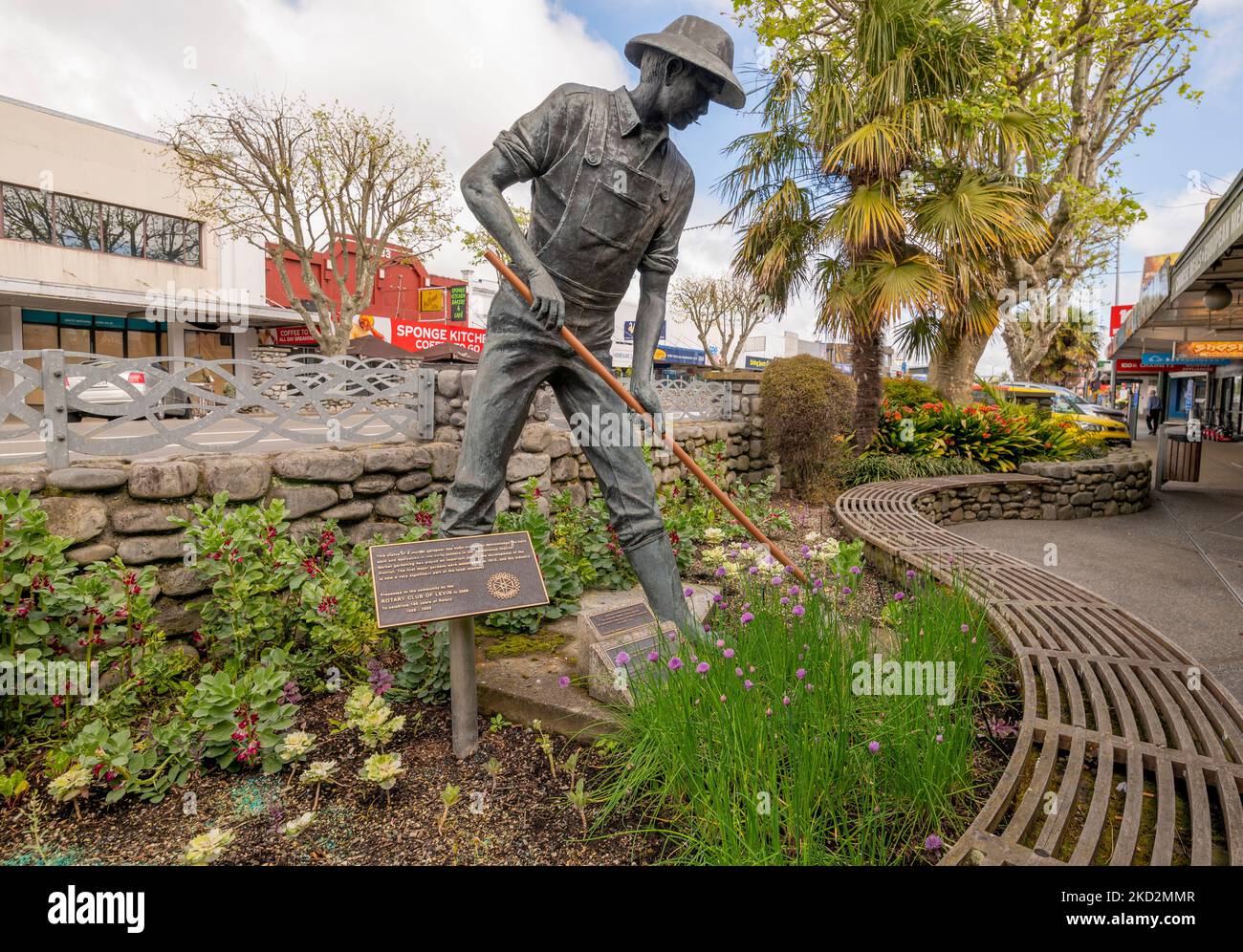 Levin, Manawatu, 18 October 2022. Statue of a market gardener in the ...