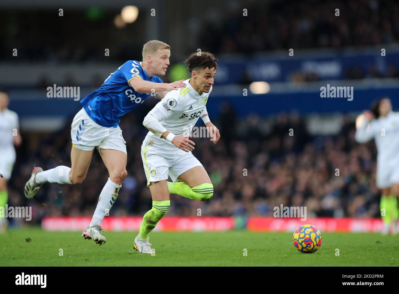 Rodrigo leeds everton hi-res stock photography and images - Alamy