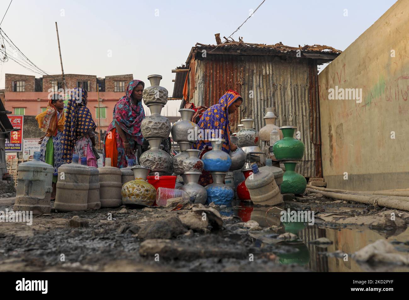 Bangladeshs urban slums hi-res stock photography and images - Alamy