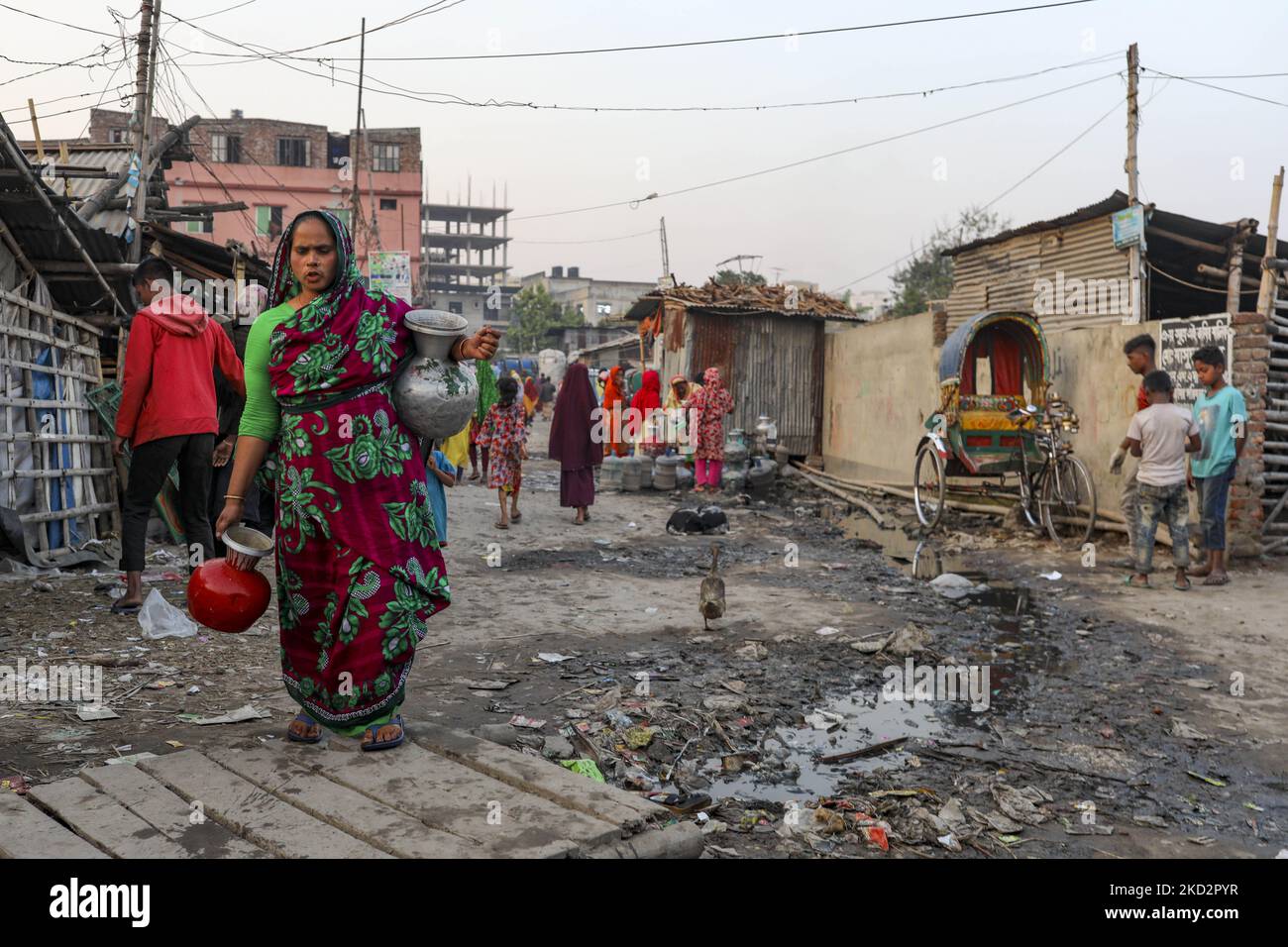 Bangladeshs urban slums hi-res stock photography and images - Alamy