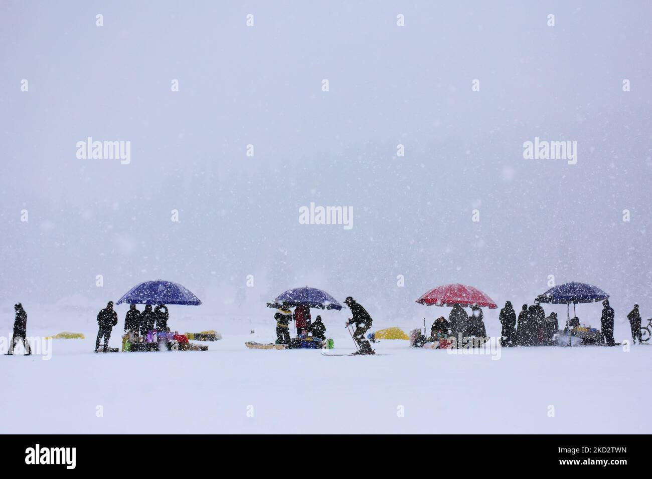 Vendors sell snacks amid snowfall at famous ski destination Gulmarg on ...