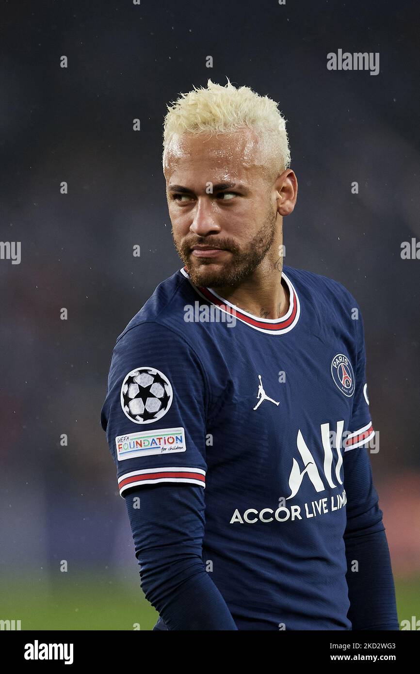 Neymar of psg gestures hi-res stock photography and images - Alamy