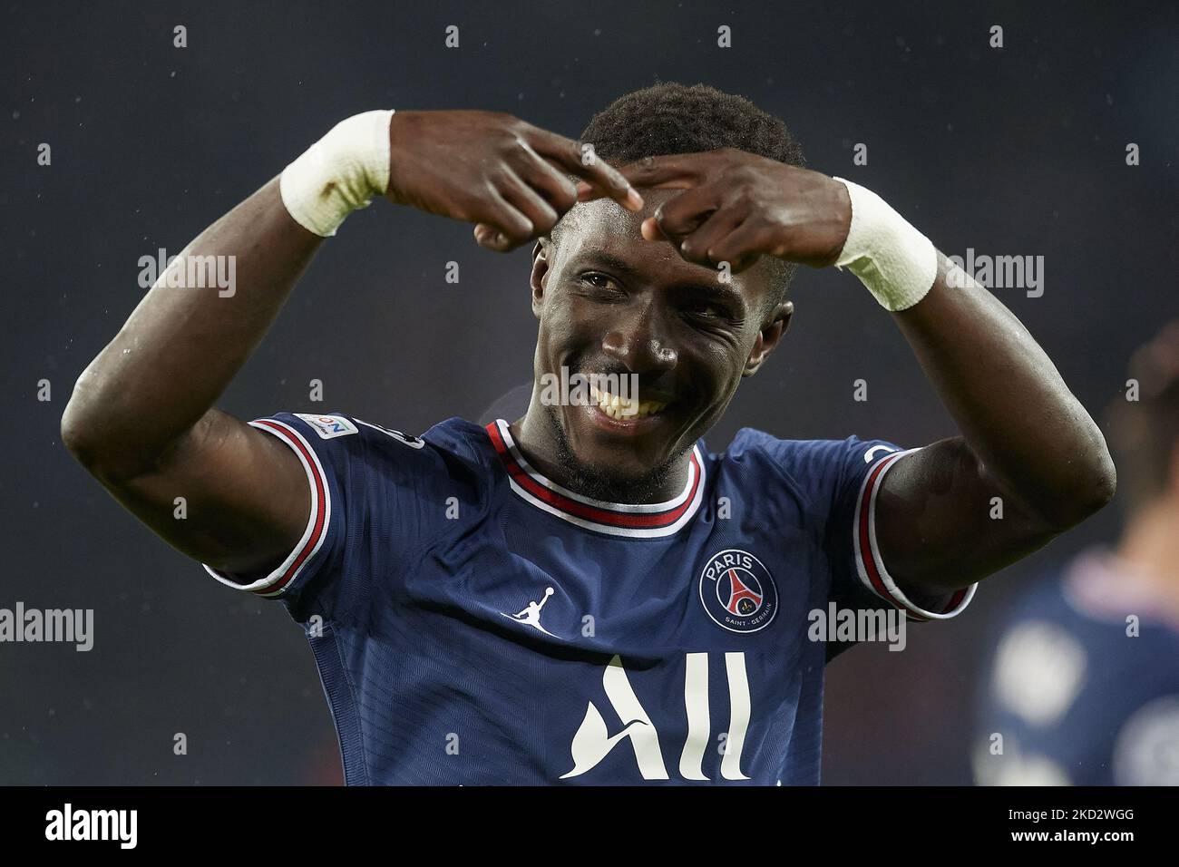Idrissa gueye celebrates psg hi-res stock photography and images - Alamy