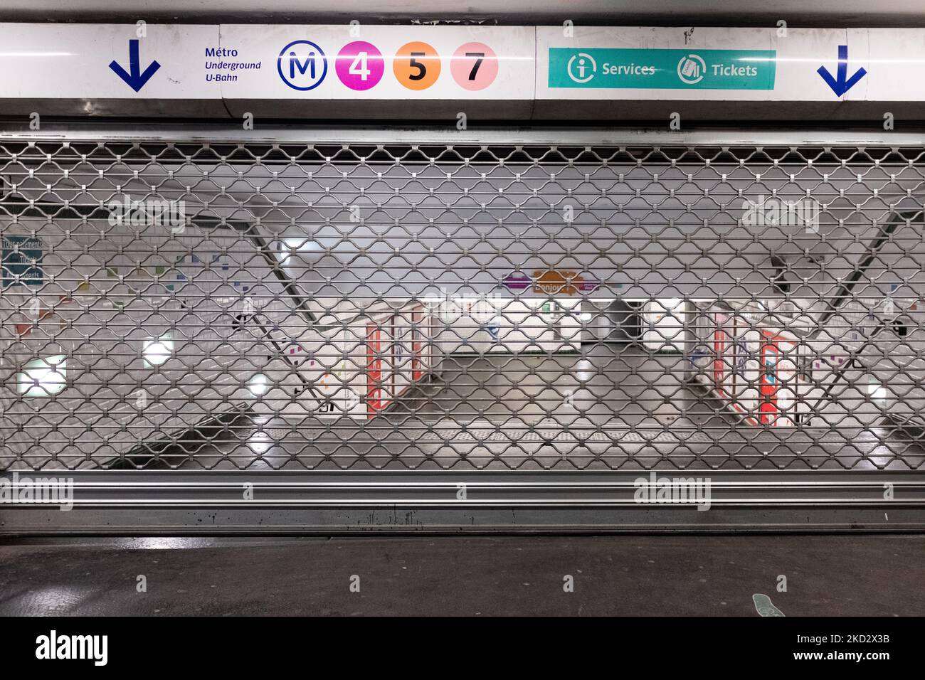 A Paris metro station closed following a strike movement by the RATP ...