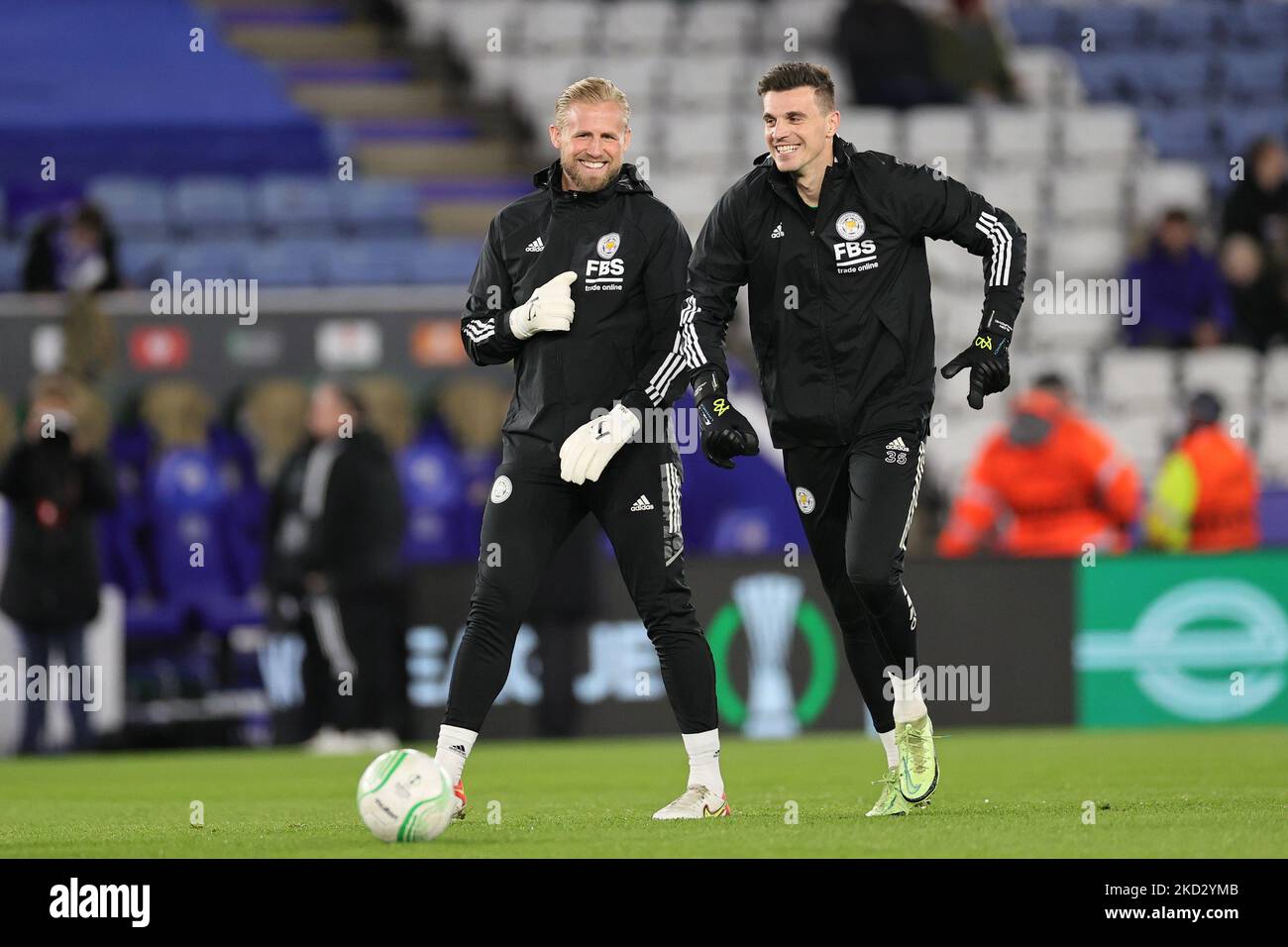 Kasper Schmeichel of Leicester City and Eldin Jakupovic of Leicester ...