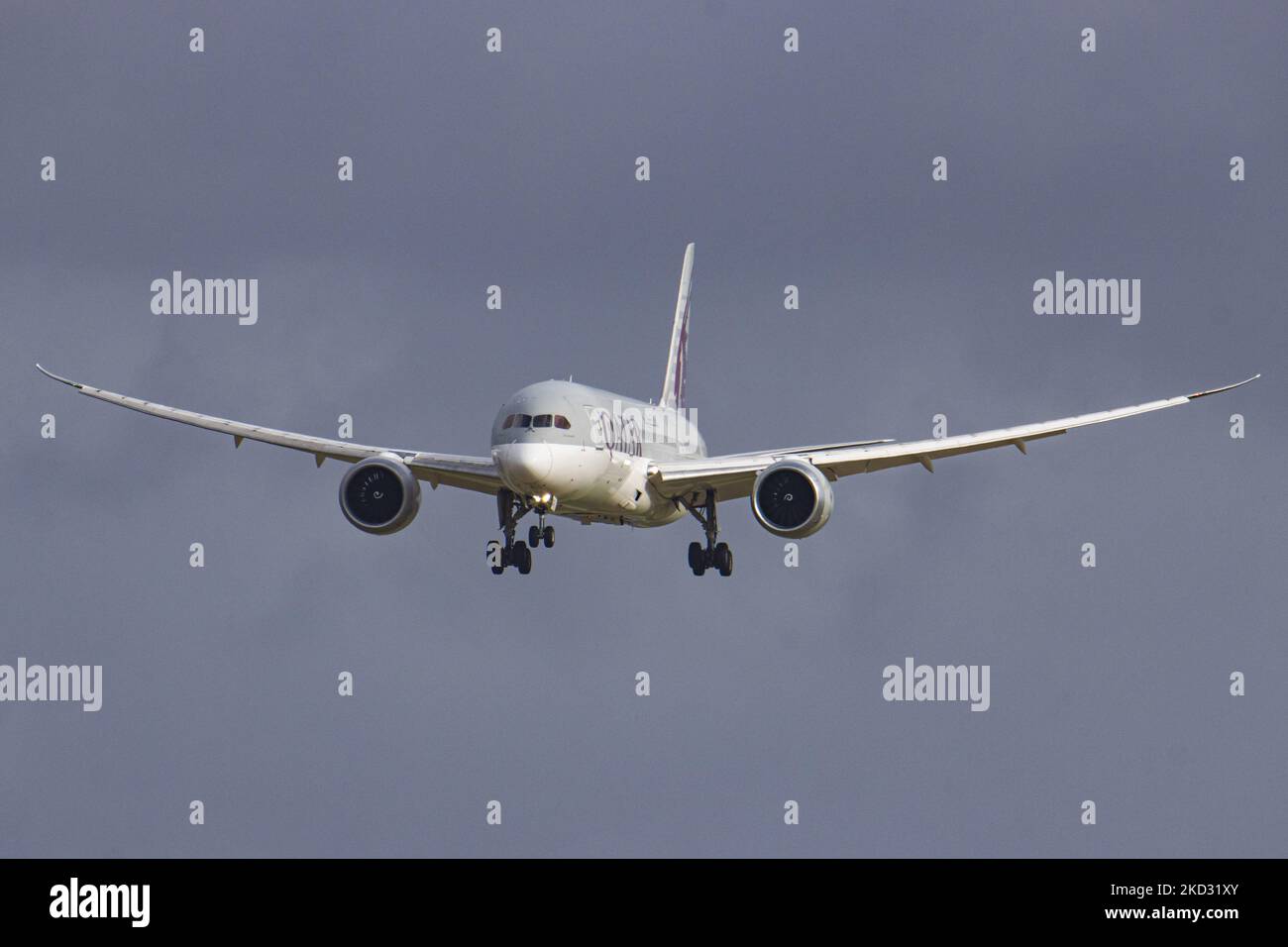 Qatar Airways Boeing 787-8 Dreamliner aircraft as seen on final ...