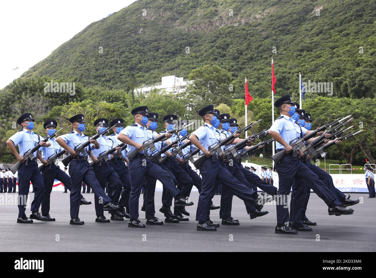 Hong Kong police the first time perform Chinese-style 'goose-step ...