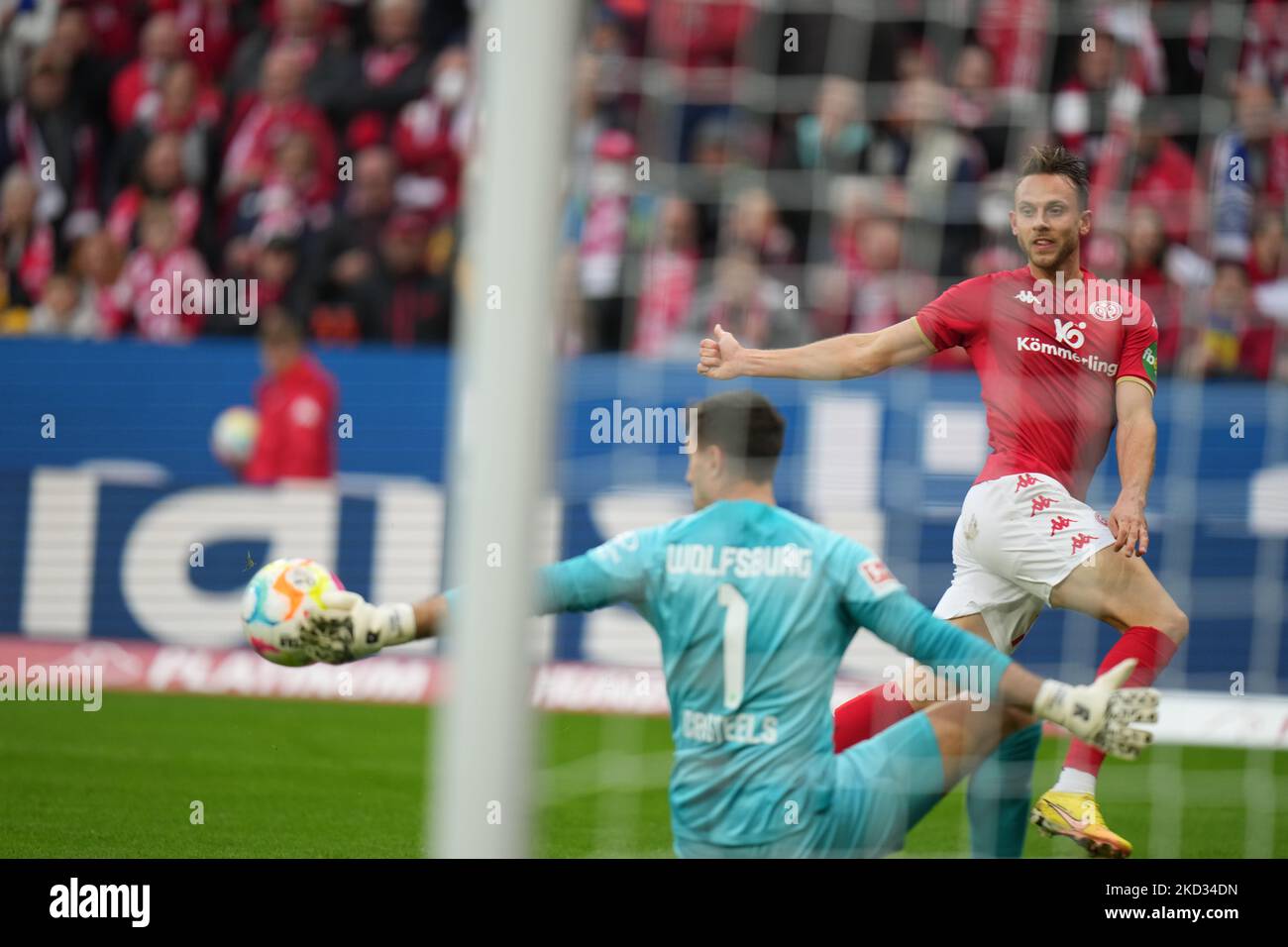 Mainz, Germany. 05th Nov, 2022. Soccer: Bundesliga, FSV Mainz 05 - VfL Wolfsburg, Matchday 13 ...
