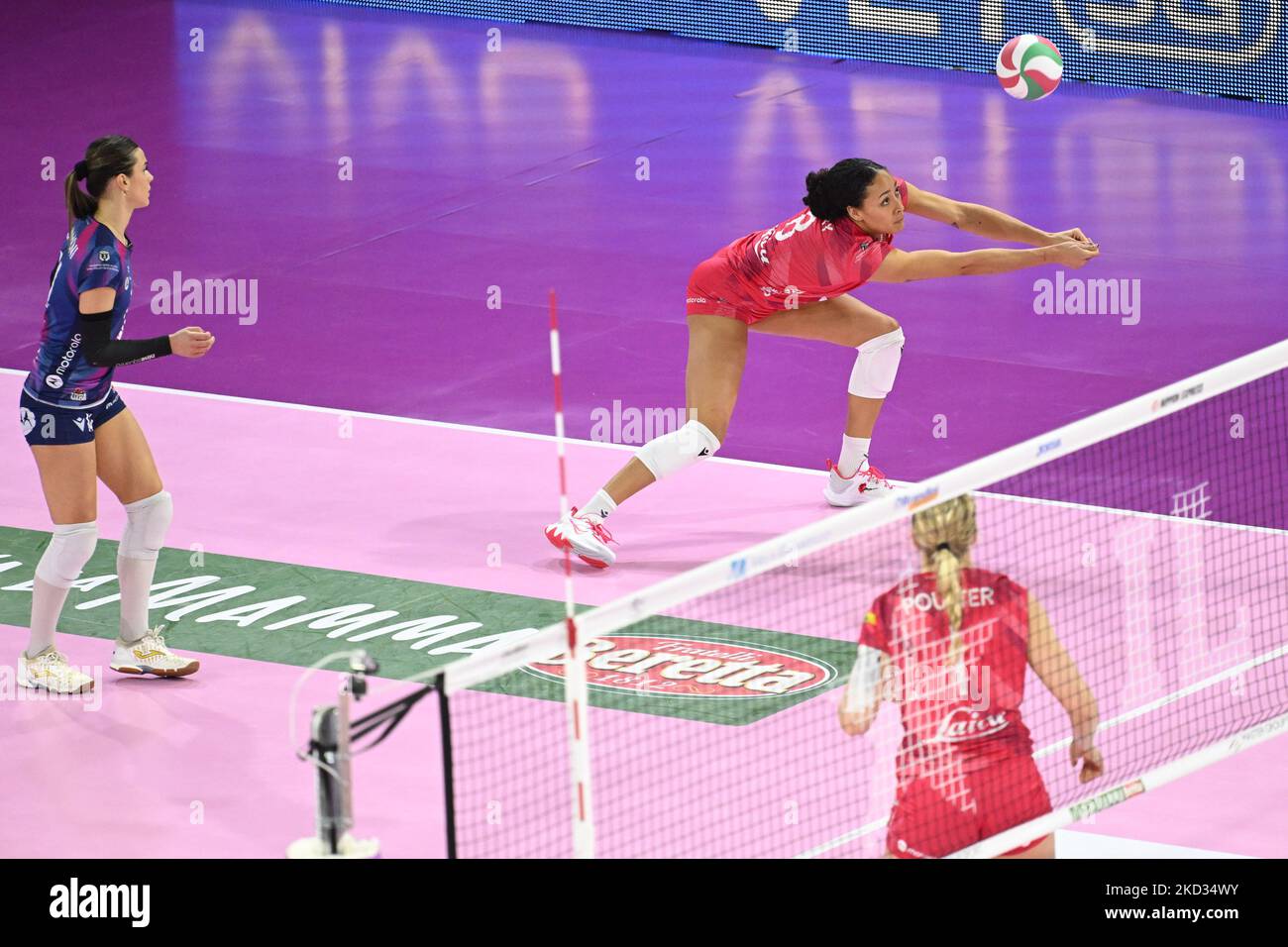 Alexia Gray receive (Unet E-Work Busto Arsizio) during the Volleyball ...