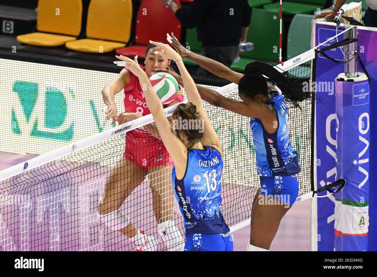 Spike of GRAY ALEXA (Unet E-Work Busto Arsizio) vs Graziani and ...