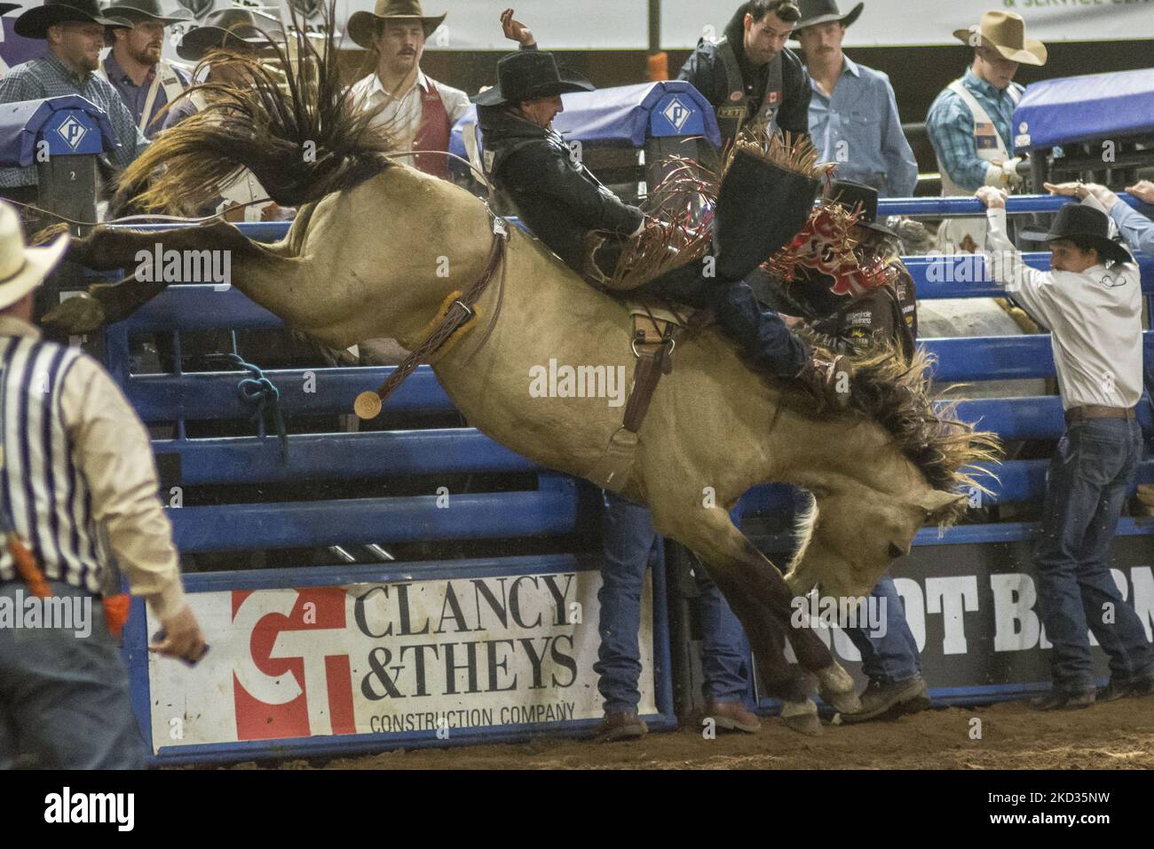 Garrett Shadbolt of Merriman, Nebraska, USA rides in the bareback ...