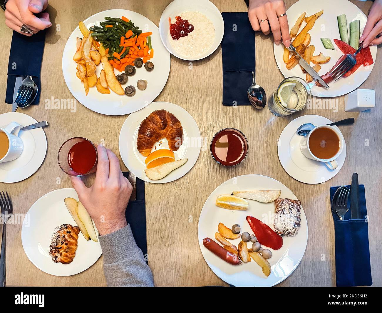 Man eating english breakfast hi-res stock photography and images - Alamy