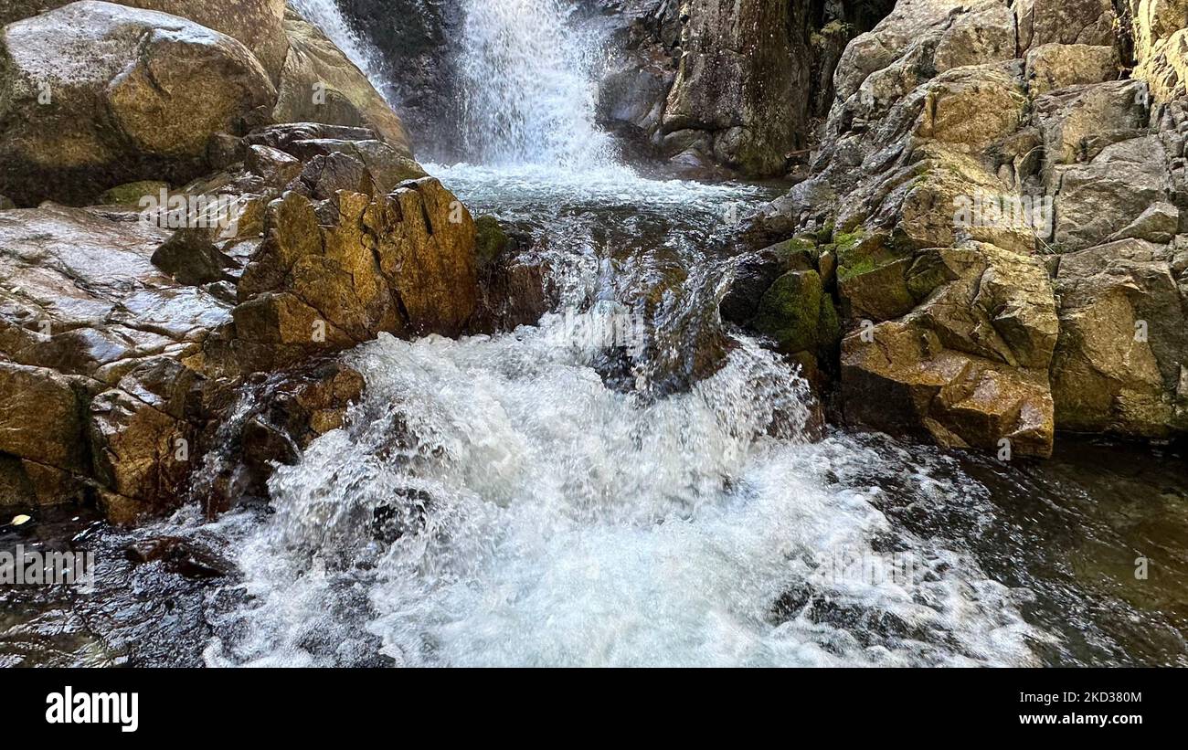 Small waterfall between stones hi-res stock photography and images - Alamy
