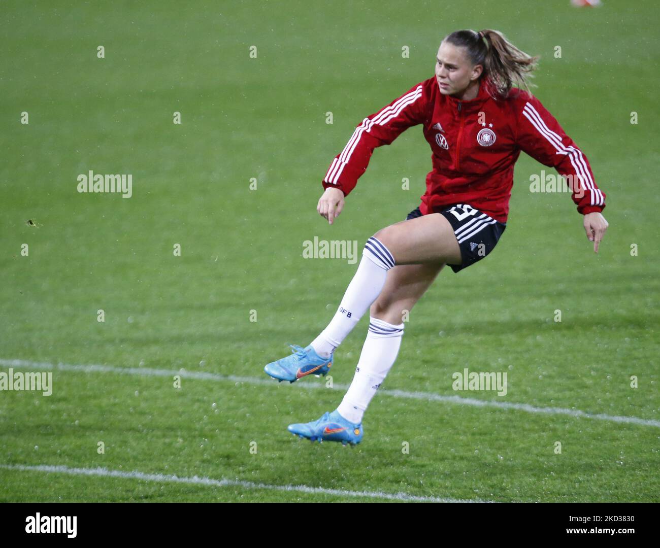Klara Buhl(Bayern Munich) of Germany during the pre-match warm-up ...