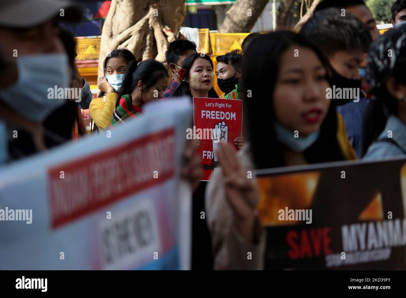 Myanmar citizens living in hi-res stock photography and images - Alamy