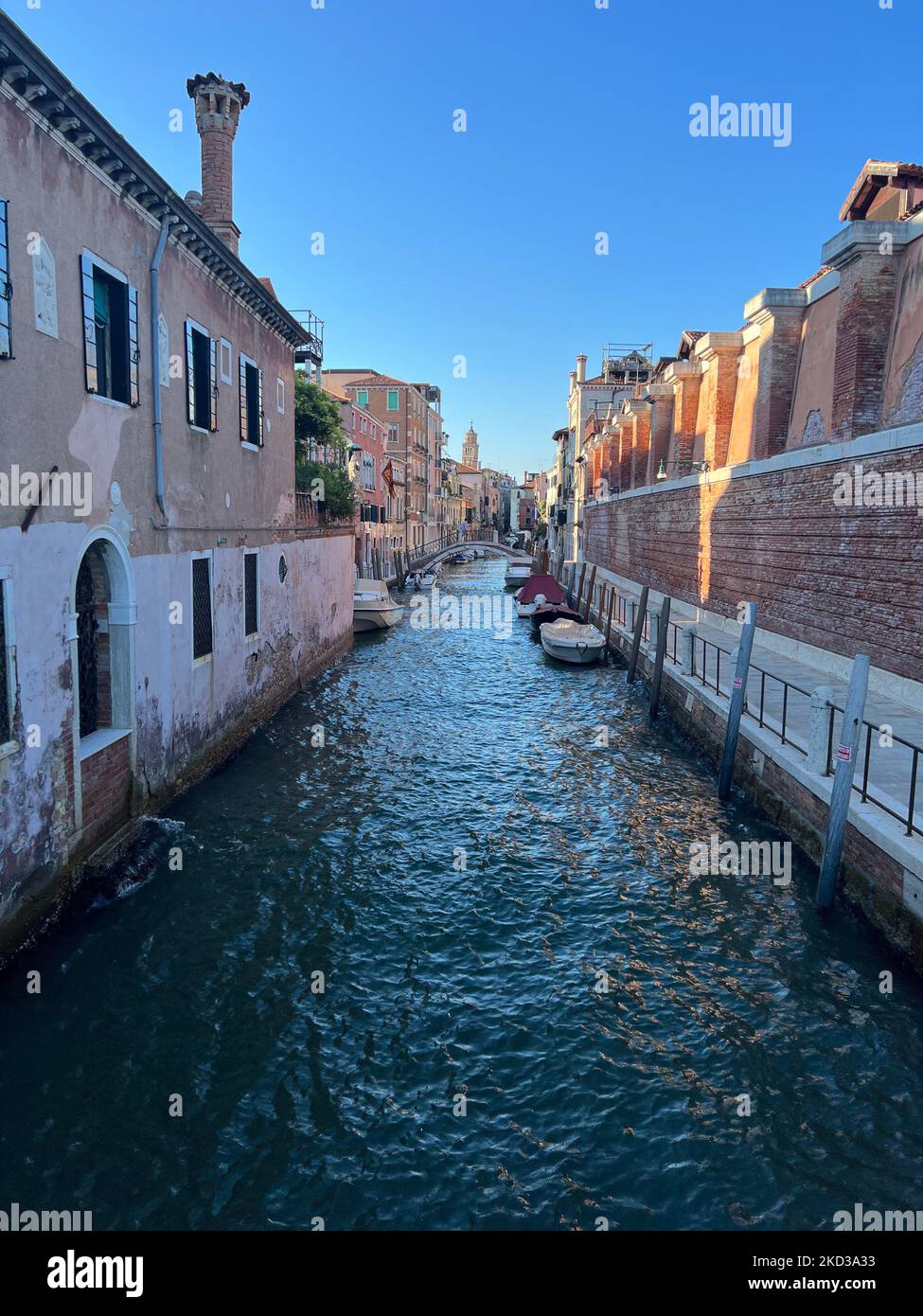 Canal bridge seating hi-res stock photography and images - Alamy