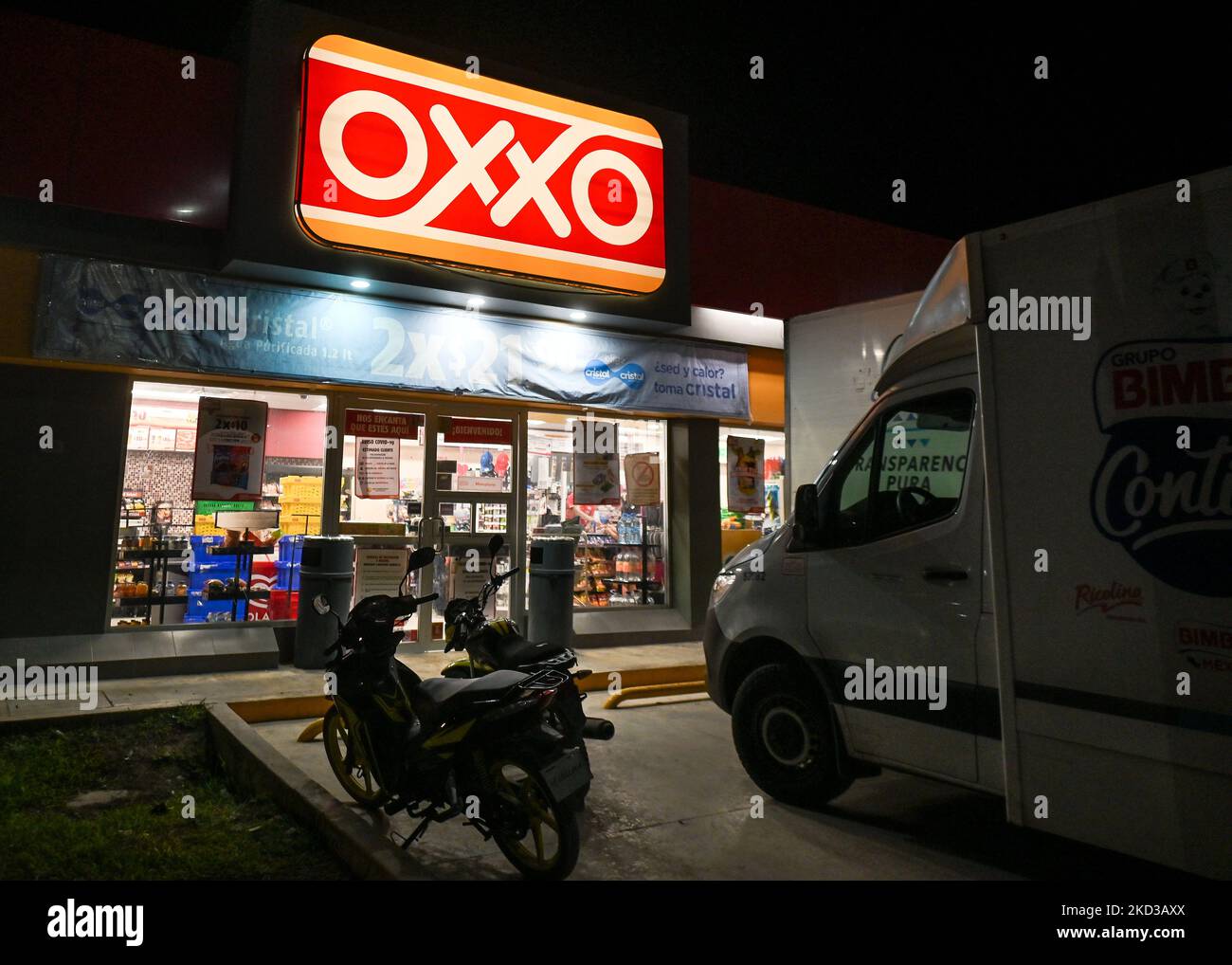 Oxxo supermarket hi-res stock photography and images - Alamy
