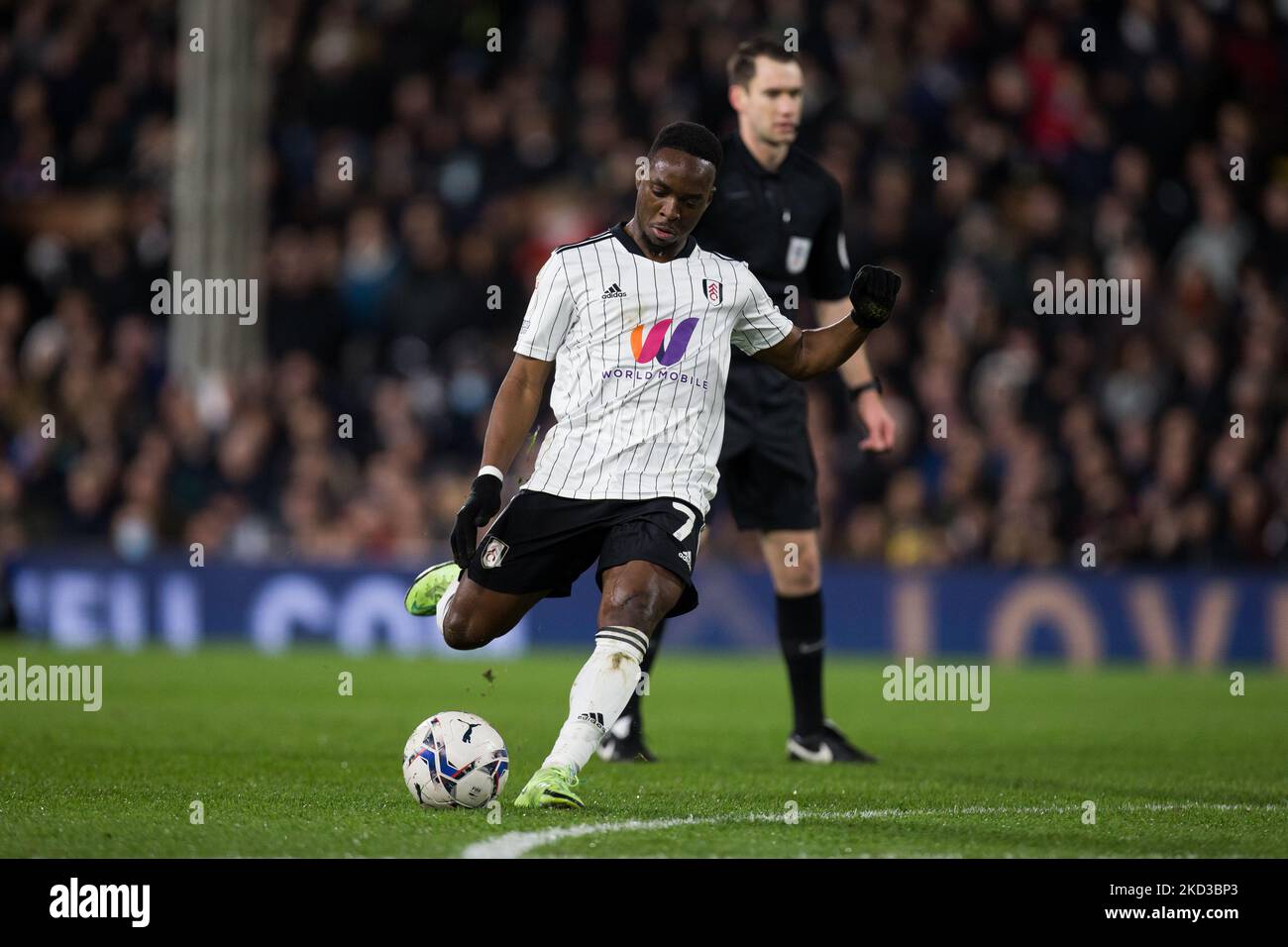 Neeskens Kebano of Fulham controls the ball during the Sky Bet ...