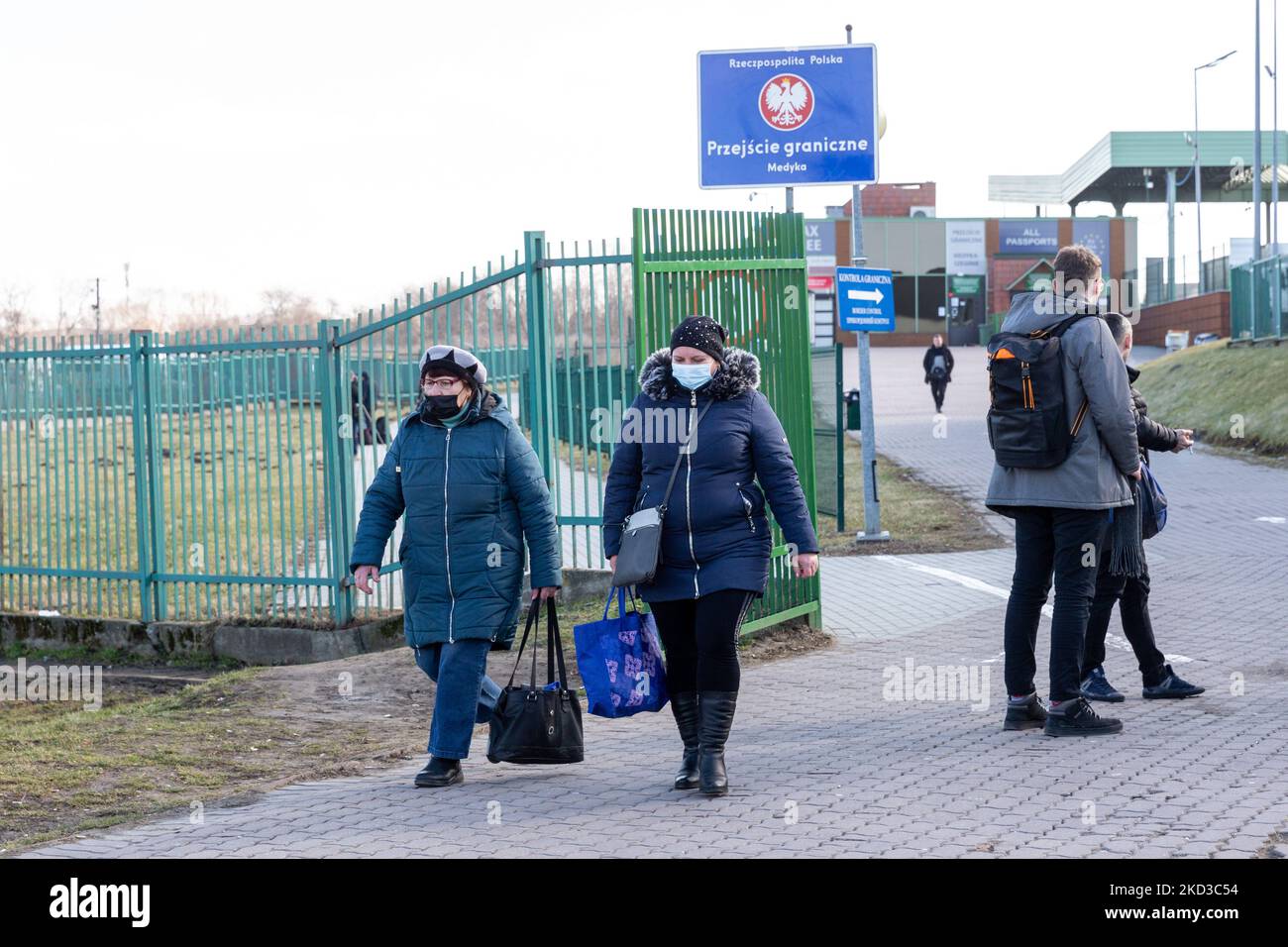 First migrants from Ukraine enter Poland after Russia bombarded ...