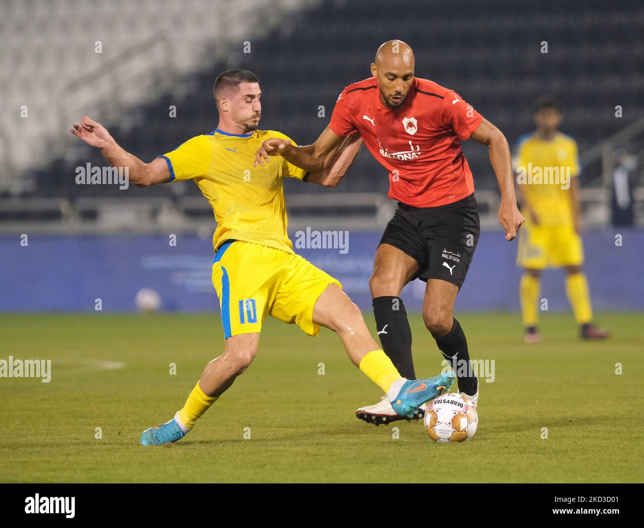 Gabriel Appelt Pires (10) of Al Gharafa challenges Steven N'zonzi (88 ...