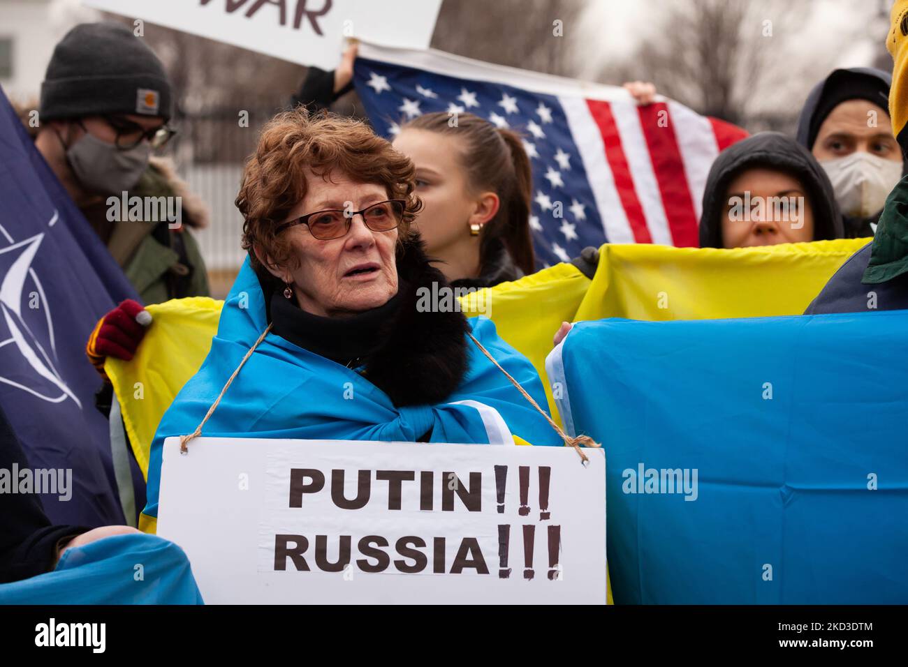 Singing the ukrainian national anthem hi-res stock photography and ...