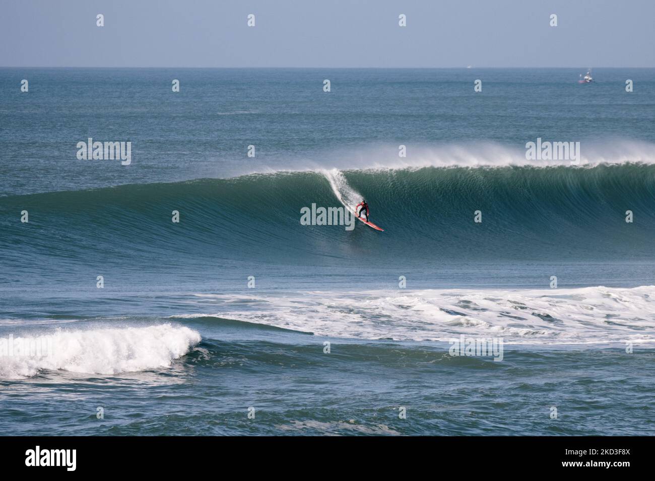 Like every winter in Hossegor, in the Landes, on the spot of "la nord ...