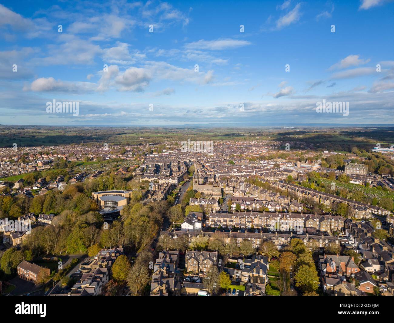 English town centre harrogate hi-res stock photography and images - Alamy