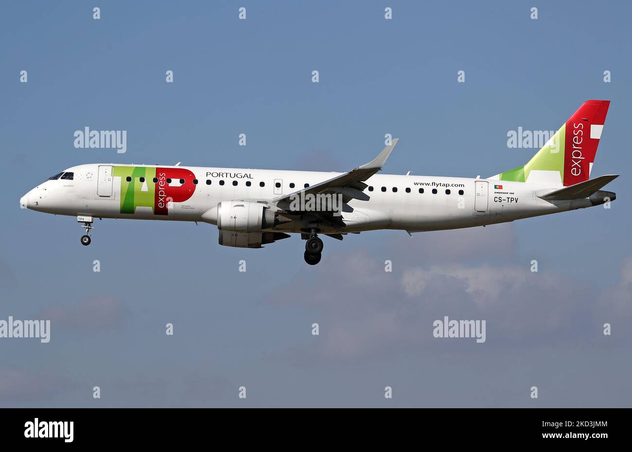 Embraer E190LR, from TAP Express company, getting ready to land at ...