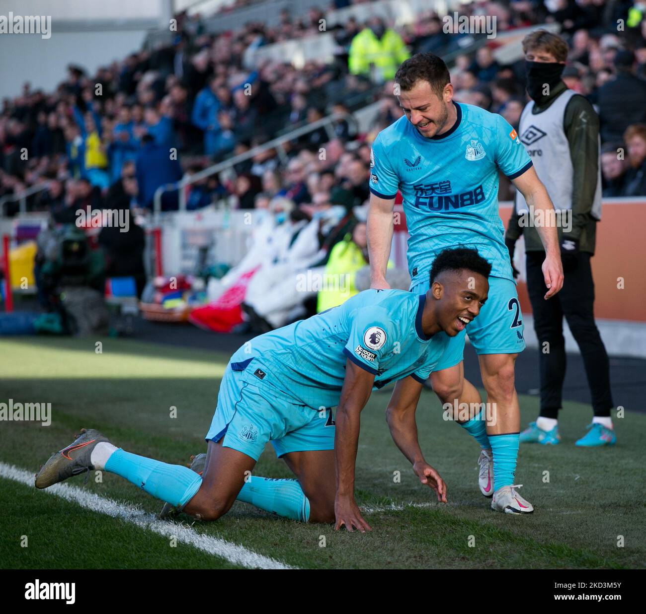 Joe Willock of Newcastle celebrates after scoring during the Premier ...