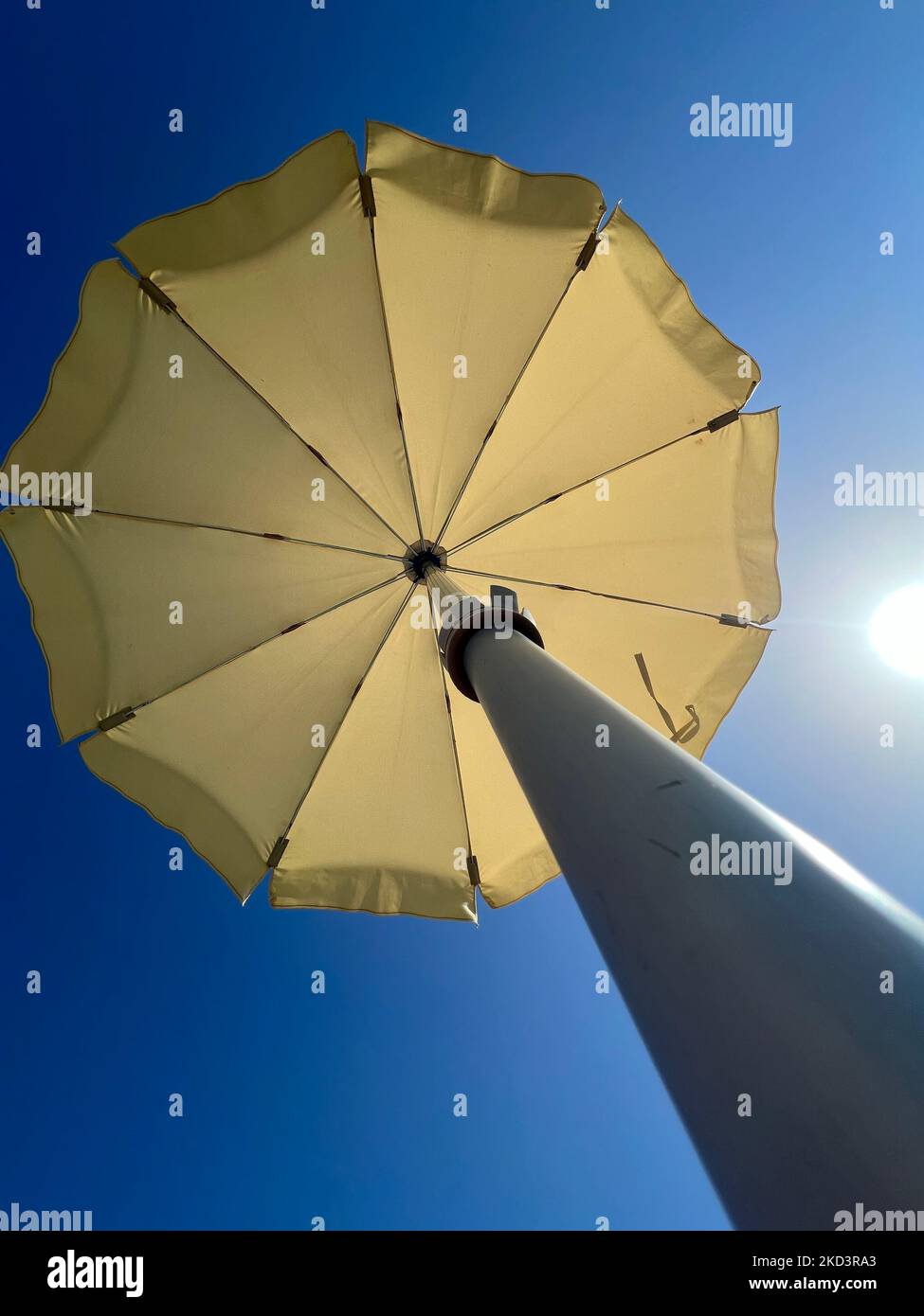 Open parasol beach hi-res stock photography and images - Alamy