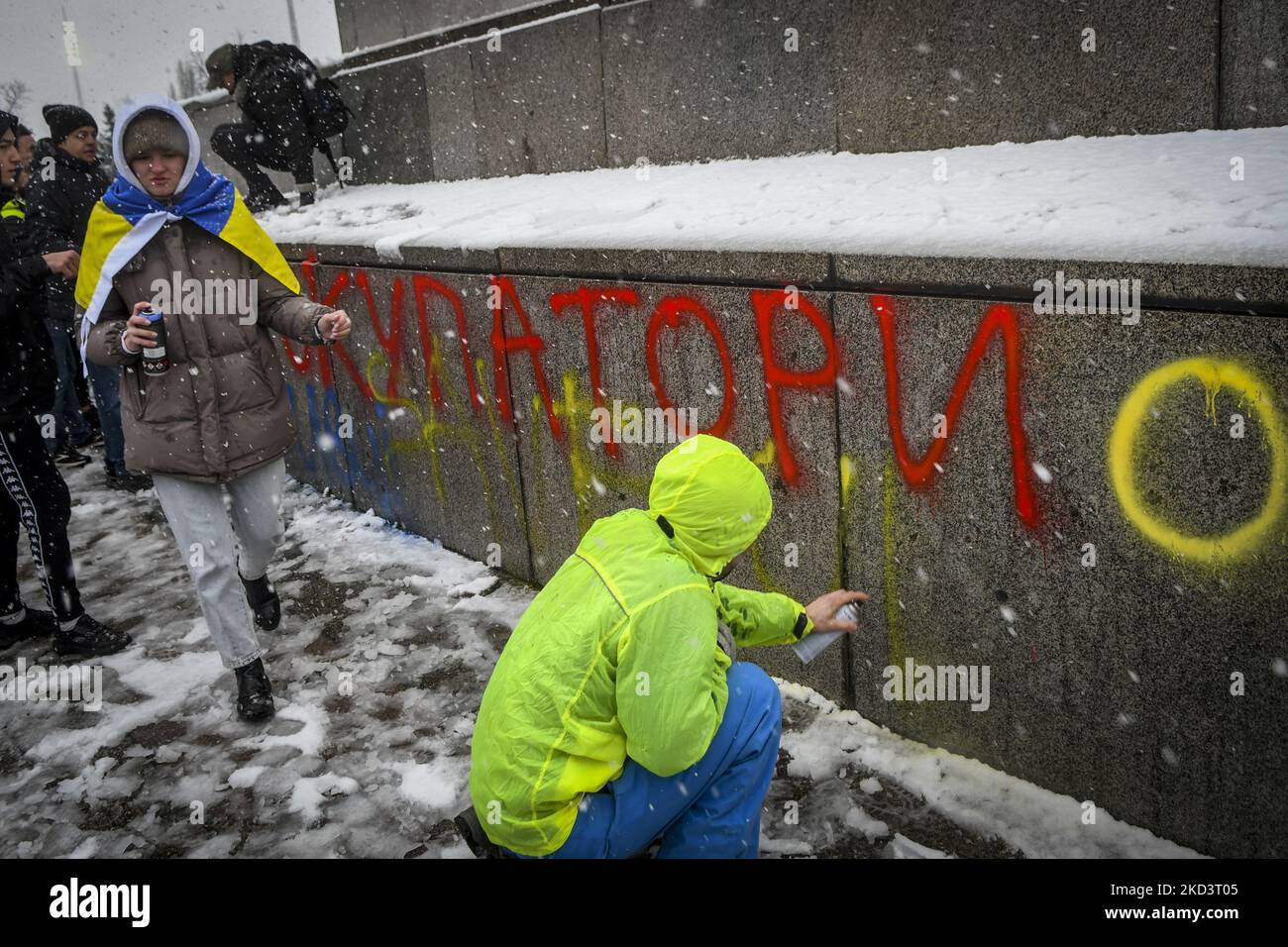 Protesters spray painted monument of Russian soldiers from WWII at the ...