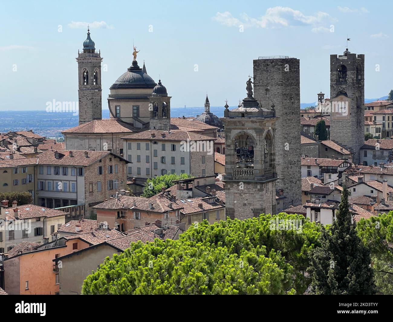 Bergamo alta people hi-res stock photography and images - Alamy