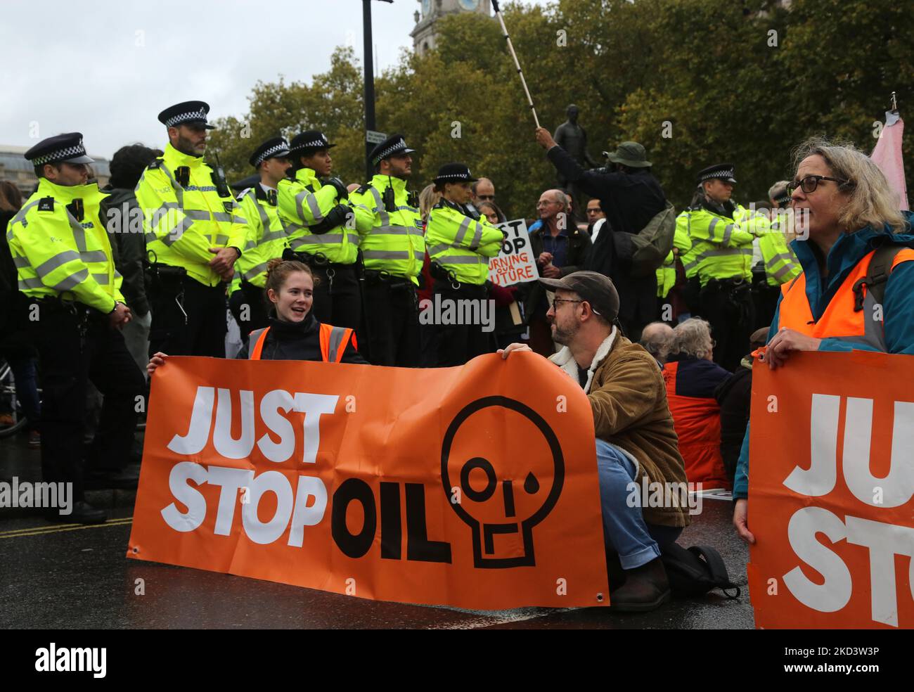 Just Stop Oil protesters lead a splinter group to temporarily block ...