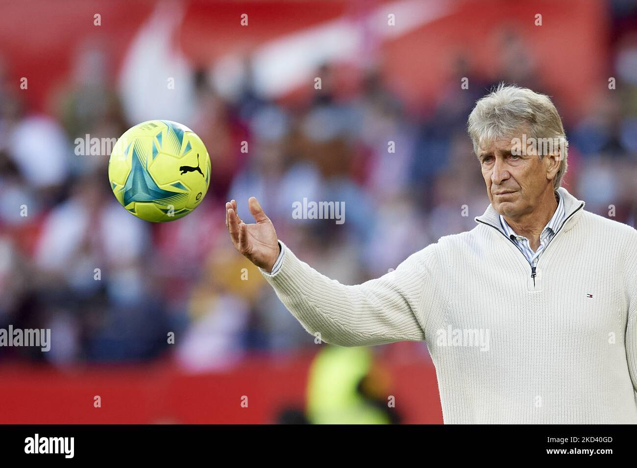 Manuel Pellegrini Head coach of Betis with the ball during the La Liga ...