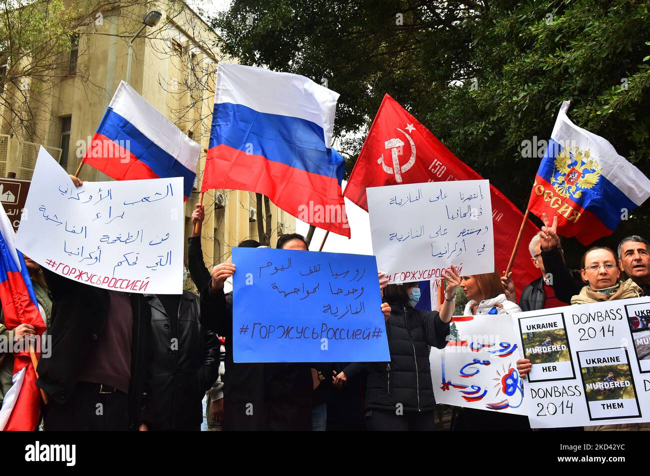 People demonstrate in support of the Russian army and its military ...