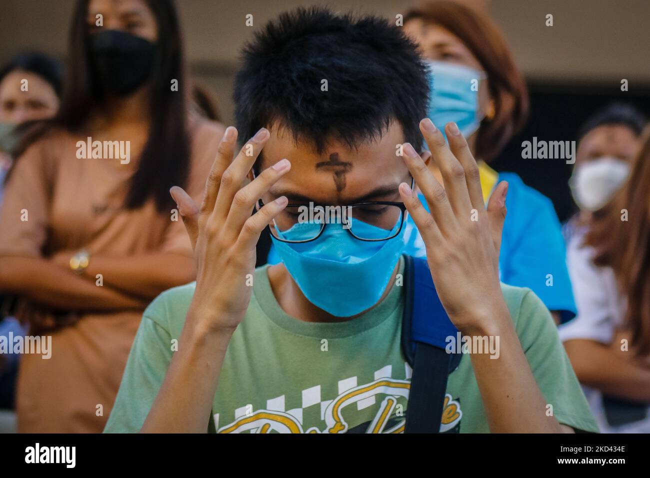 Catholic devotees receives ash in the forehead after the Ash Wednesday ...