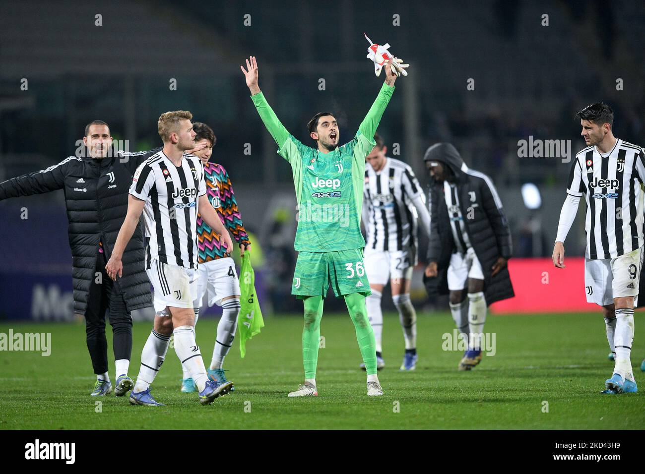 Mattia Perin of FC Juventus celebrates the victory with his teammates ...
