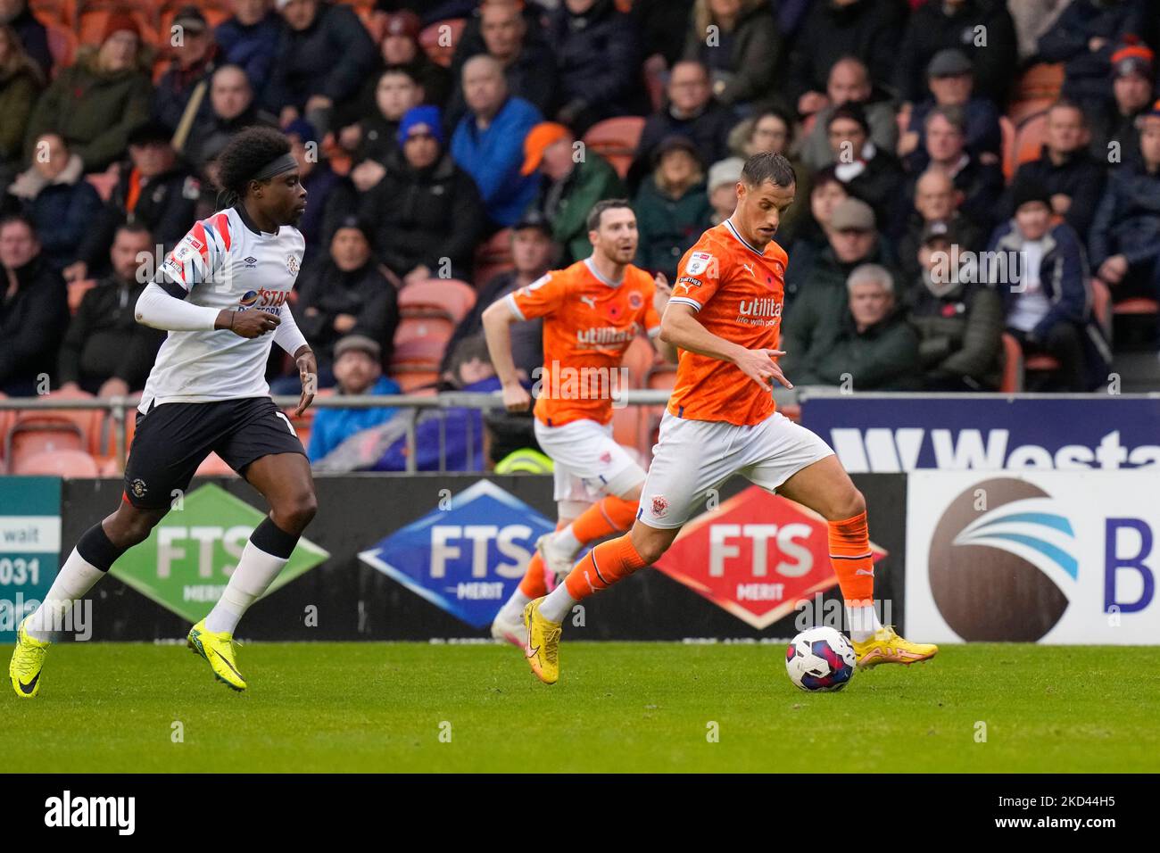 Jerry Yates #9 of Blackpool makes a break during the Sky Bet ...
