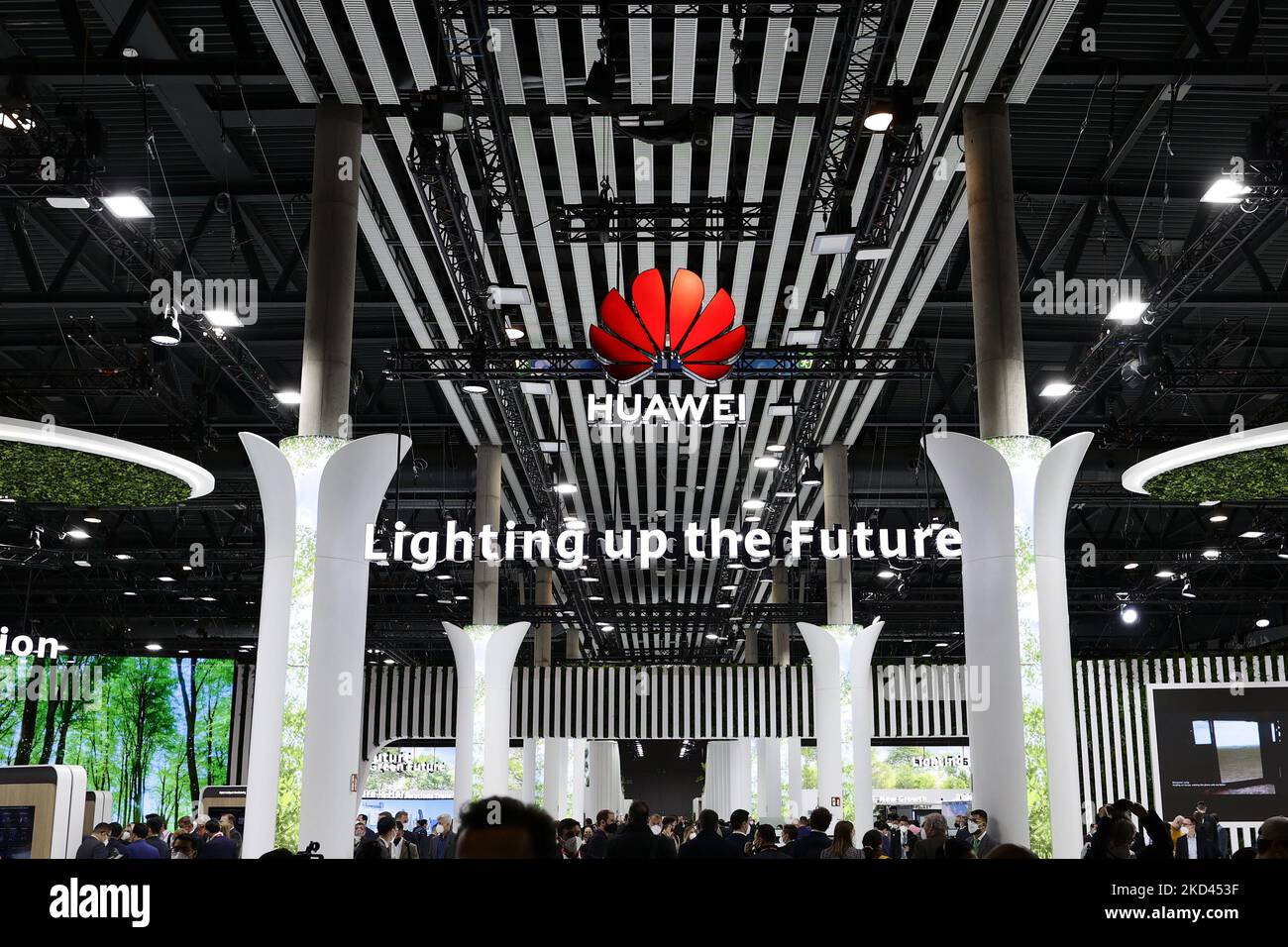 Chinese multinational huawei stand hi-res stock photography and images ...