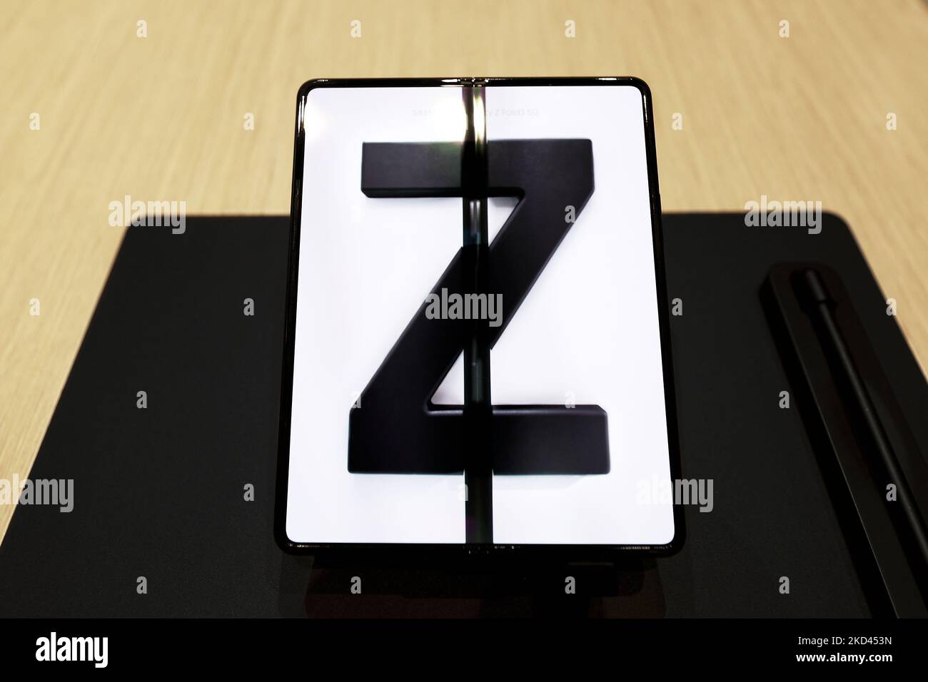 Latest foldable model hi-res stock photography and images - Alamy